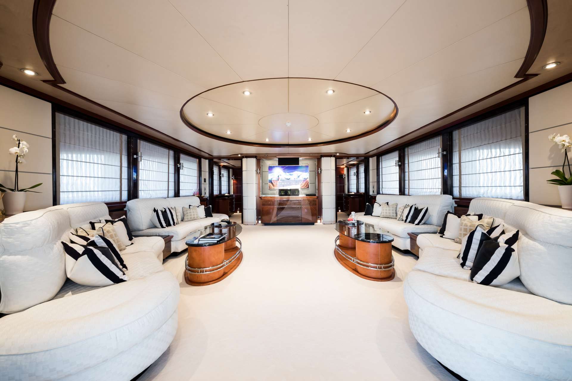 MAGENTA M 141' (43m) CRN Ancona - Yachts Worldwide - Yacht Charters